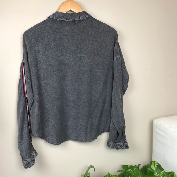 Style Envy | Tops | Nwt Style Envy Large Gray Rayon Button Front Shirt ...